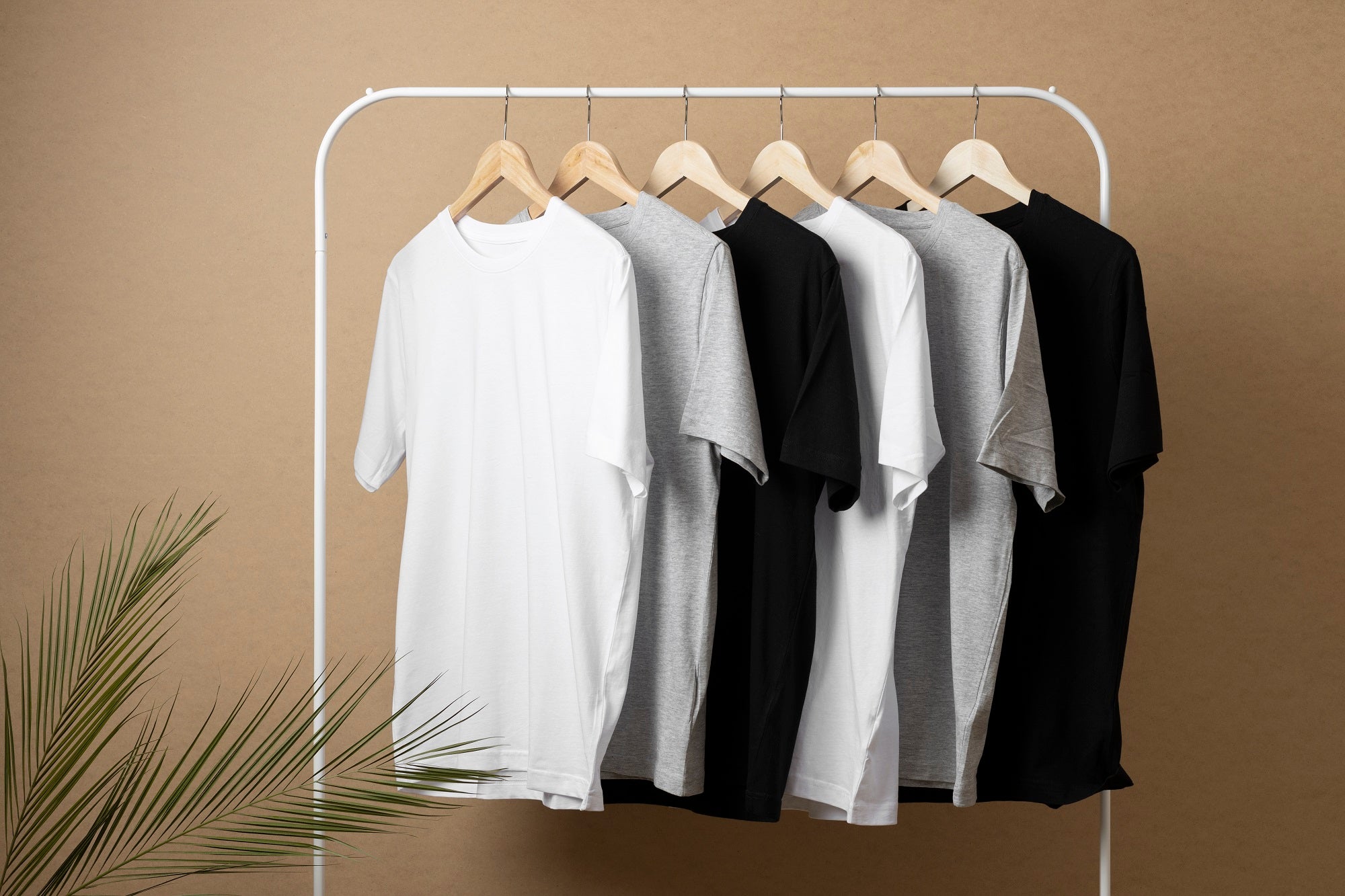 How to Choose the Perfect Fit for Your T-Shirt? – HAWKWEAR JEANS CO.